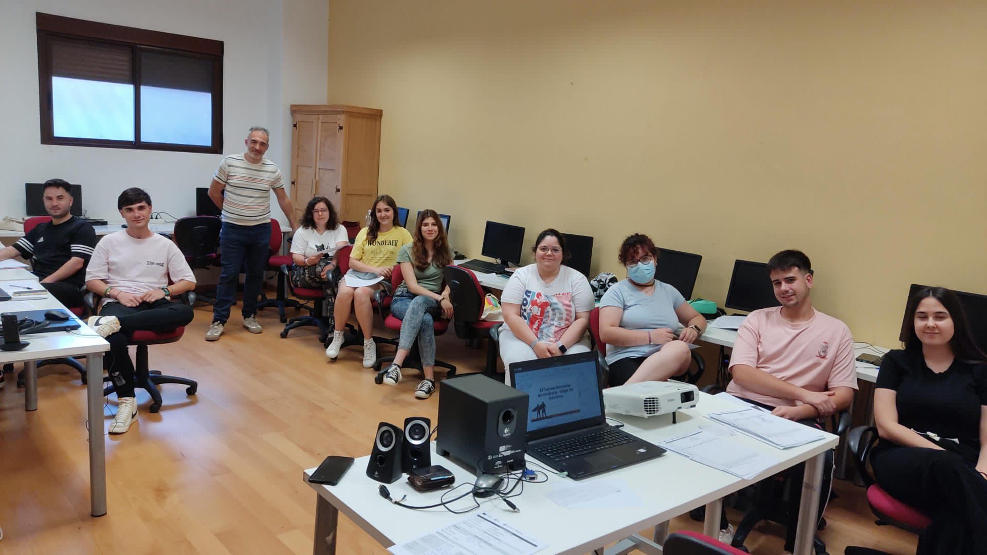 Comienza el programa de empleo juvenil Se Buscan Héroes - Aguilar Digital